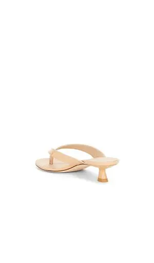 STUART WEITZMAN Rio Sleek Sandal 35 - Adobe