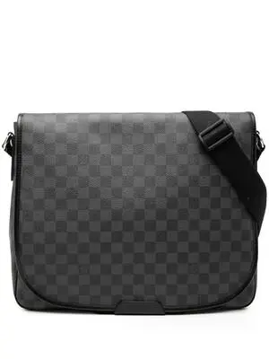 LOUIS VUITTON Damier Graphite Daniel Gm Messenger Bag - Black