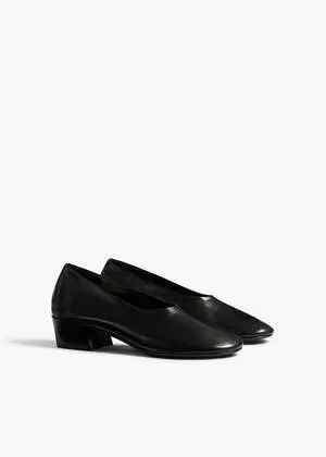 Khaite Marcy Pump In Calfskin - Black