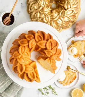 NORDICWARE Laurel Wreath Bundt Pan
