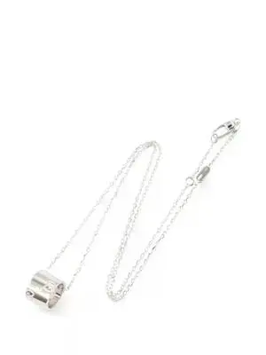 Gucci 18k White Gold Gg Logo Engraved Pendant Necklace - Silver