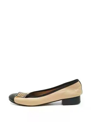 Carolina Herrera Logo Cap-toe Flat Pumps