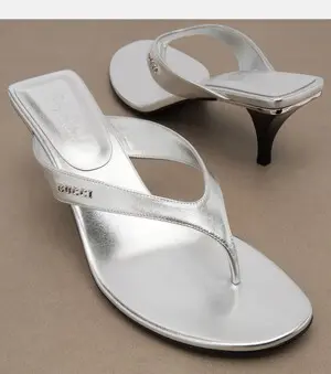 Gucci Vittoria Metallic Leather Thong Sandals - Silver