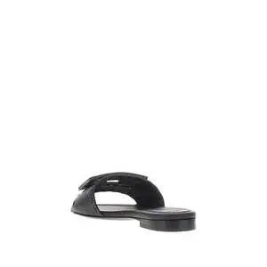 Fendi Baguette Grained Leather Slides - Black