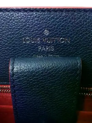 LOUIS VUITTON Lockme Bucket Bag