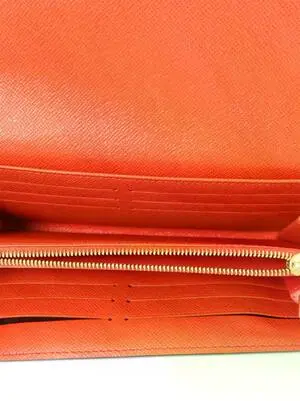 LOUIS VUITTON Monogram Sarah Wallet - Brown