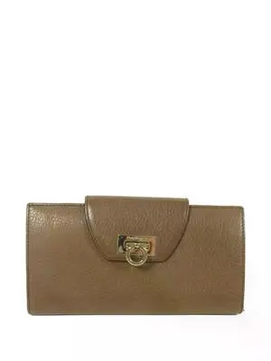 FERRAGAMO Gancini Bifold Calfskin Wallet - Brown
