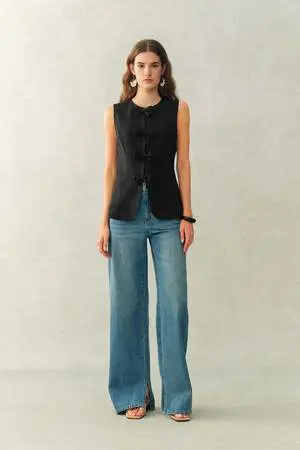 Fabrique Becky Bow Tie Sleeveless Vest Top In Linen-blend Suiting