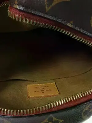 LOUIS VUITTON Boîte Chapeau Souple Shoulder Bag