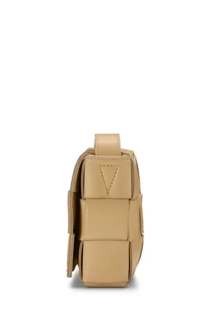 Bottega Veneta Maxi Intrecciato Cassette Bag - Beige
