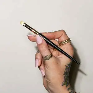 VIEVE 225 Precise Eyeshadow Packer Brush