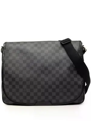 LOUIS VUITTON Damier Graphite Daniel Gm Messenger Bag