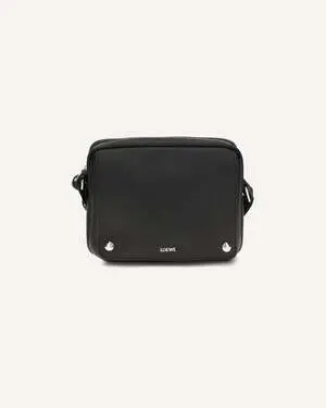 Loewe Pebble Messenger Medium Bag In Grained Calfskin - Black