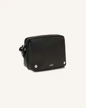 Loewe Pebble Messenger Medium Bag In Grained Calfskin - Black
