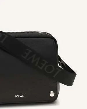 Loewe Pebble Messenger Medium Bag In Grained Calfskin - Black
