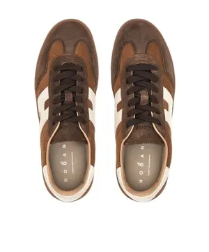 Hogan Sneakers With Signature 'h' Detail - Brown