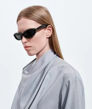 Bottega Veneta Sardine Oval Sunglasses - Black/gray