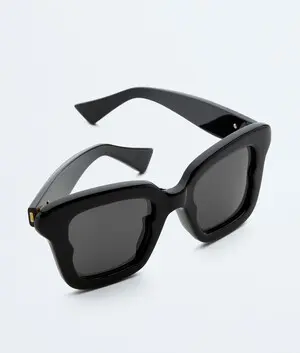 Bottega Veneta Sophia Butterfly Sunglasses - Black/gray
