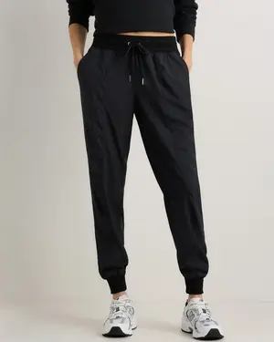 Quince Quince Performance Tech Mid-Rise Joggers Black