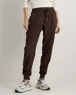 Quince Quince Performance Tech Mid-Rise Joggers Coffee Bean Brown