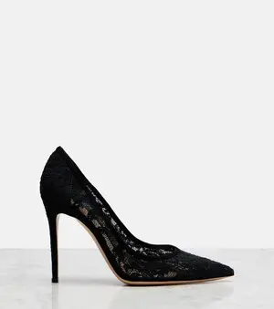 GIANVITO ROSSI Claudia Lace Pumps - Black