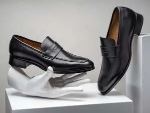 Lukure Classic Loafers - Black