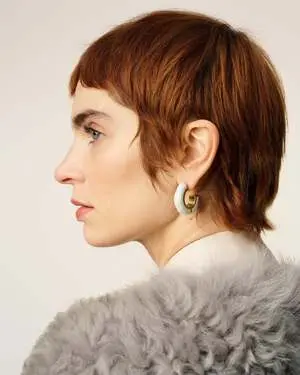 AMI Paris Hammered Lacquered Brass Hoop Earrings - Ivory