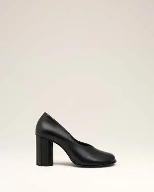 AMI Paris Anatomical Toe Piano Pumps