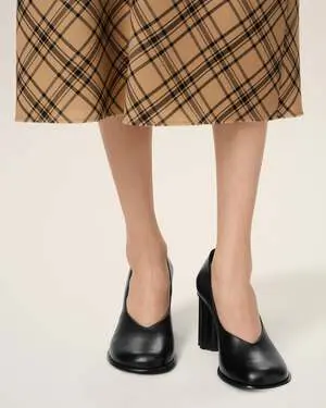 AMI Paris Anatomical Toe Piano Pumps