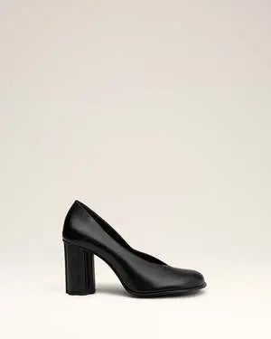 AMI Paris Anatomical Toe Piano Pumps