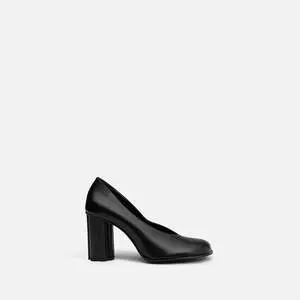 AMI Paris Anatomical Toe Piano Pumps