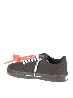 Off-White Logo Patch Lace-up Sneakers - Black