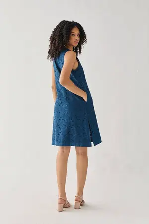 REISTOR Sleeveless Knee-length Embroidered Dress