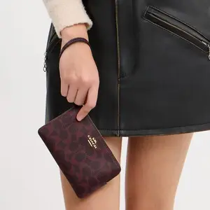 COACH OUTLET Signature Canvas Wristlet - Gold/black Currant