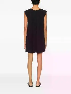 Sú Sleeveless Pleated Back Mini Dress