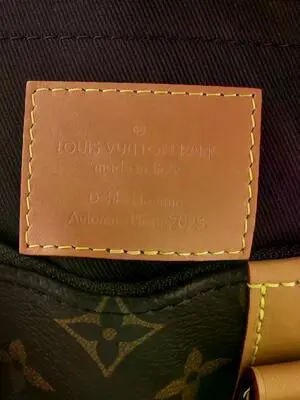 LOUIS VUITTON Keepall Bandoulière 25 Shoulder Bag