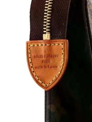 LOUIS VUITTON Toiletry Pouch Monogram Canvas 26 Clutch Bag