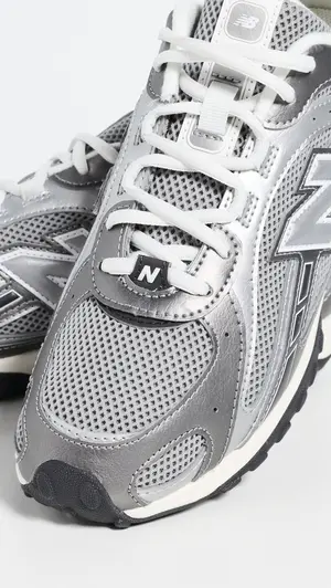 NEW BALANCE 204l Sneakers - Grey/grey