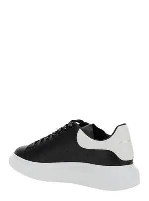 Alexander McQueen Low Top Sneaker With Logo Detail - Black