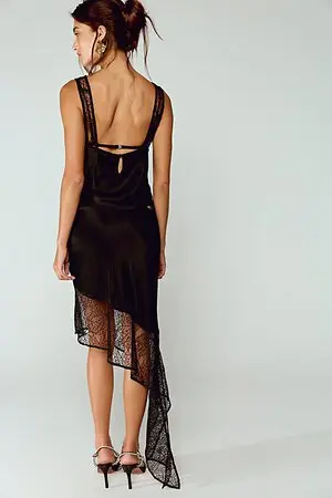 THIRD FORM Asymmetrical Lace Mini Skirt Set