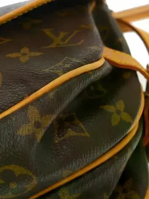 LOUIS VUITTON 30 Saumur Monogram Shoulder Bag - Brown