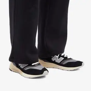 NEW BALANCE 997r Sneakers - Black