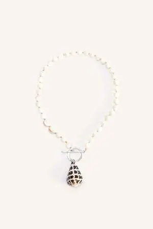 BAOBAB Nassa Necklace - Alabaster Shell
