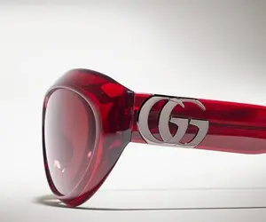Gucci Cat Eye Frame Sunglasses - Red