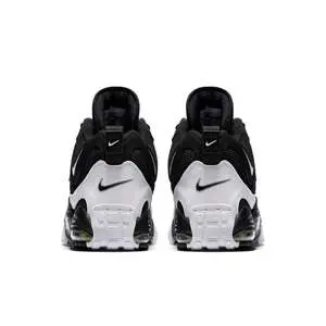 Nike Max Zoom Turf Sneakers