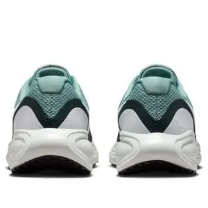 Nike Revolution Sneakers