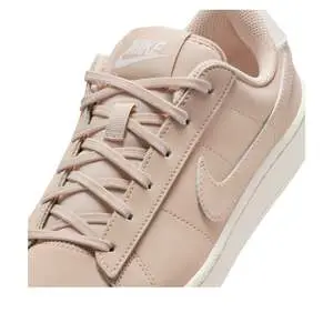 Nike Classic Low Top Sneakers
