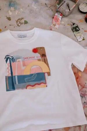 ROWIE Sunshine Hotel Tee