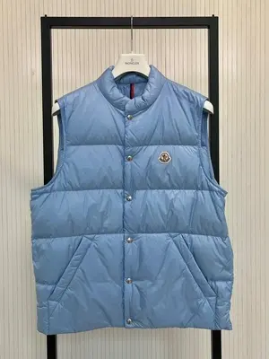 Moncler Logo Patch Puffer Gilet - Light Blue