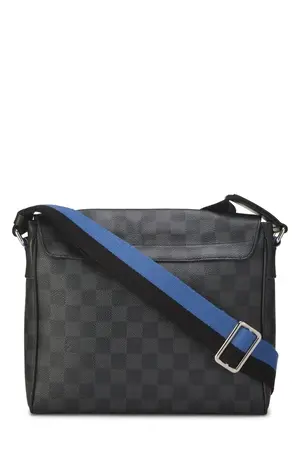 LOUIS VUITTON Damier Graphite District Nm
